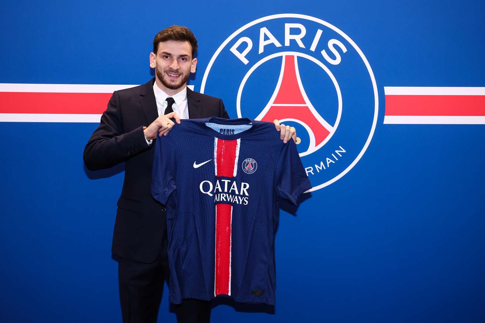 PSG, ufficiale l'arrivo di Kvaratskhelia - DCM